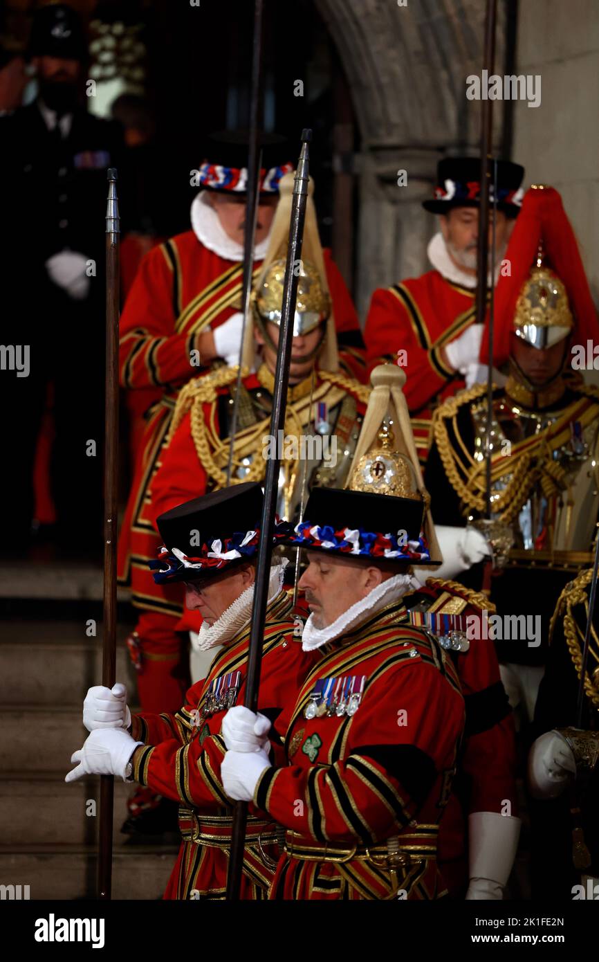 Kings bodyguard of yeomen of the guard hi-res stock photography and images - Alamy