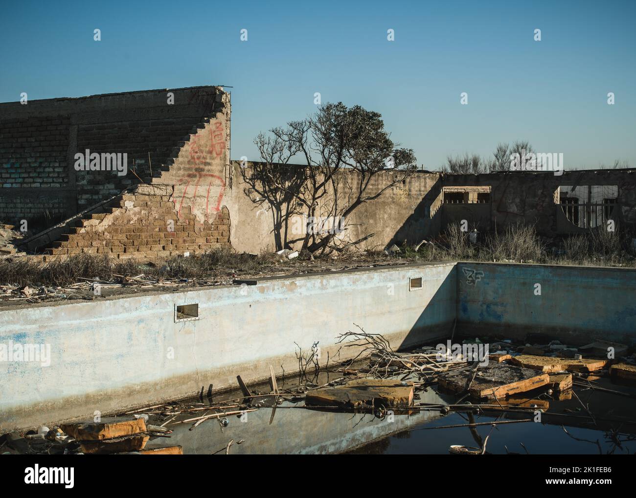 An abandoned dirty pool with ruins inside a house Stock Photo - Alamy