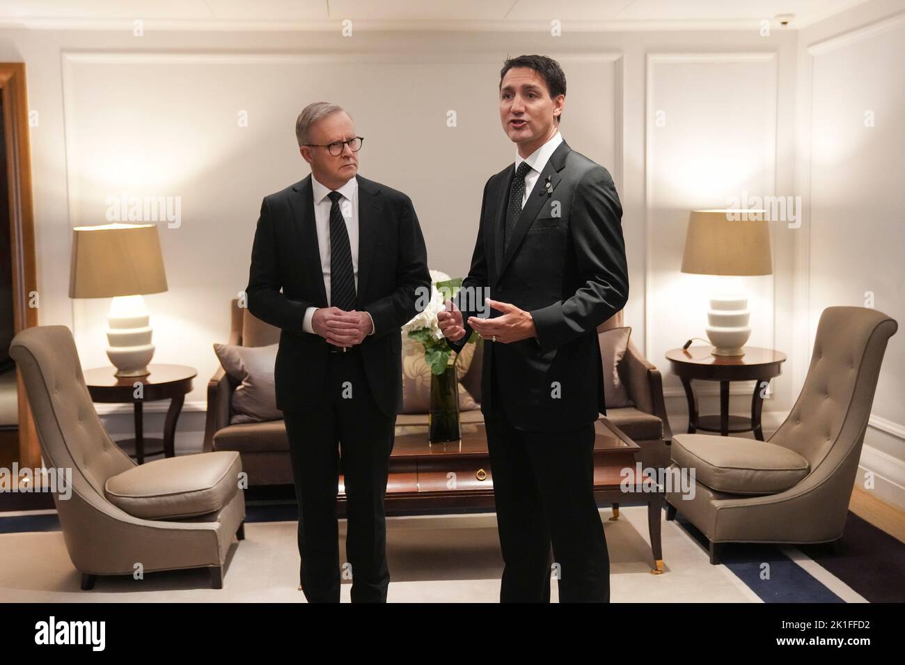 Canadian Prime Minister Justin Trudeau, right, meets with Australia‚Äôs ...