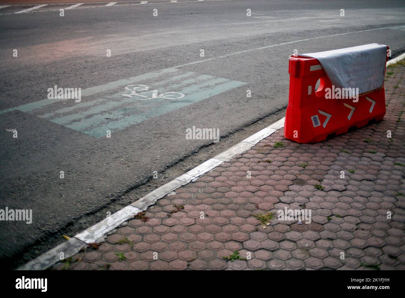 Sidewalk under construction safety barriers hi-res stock photography ...