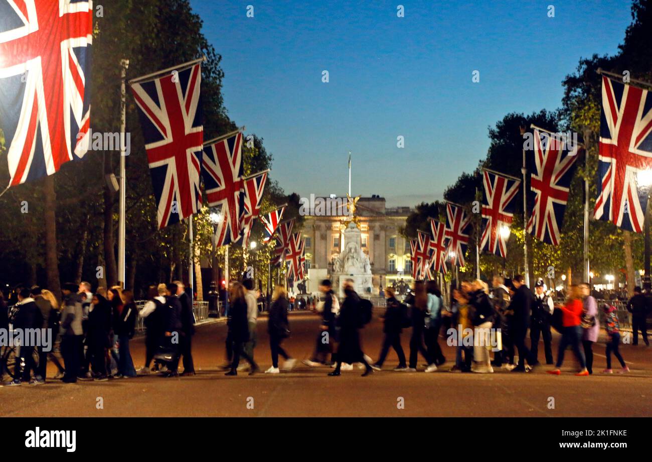 17 Sept 2022. Buckingham Palace, London, England. The view down the Mall toward Buckingham ...