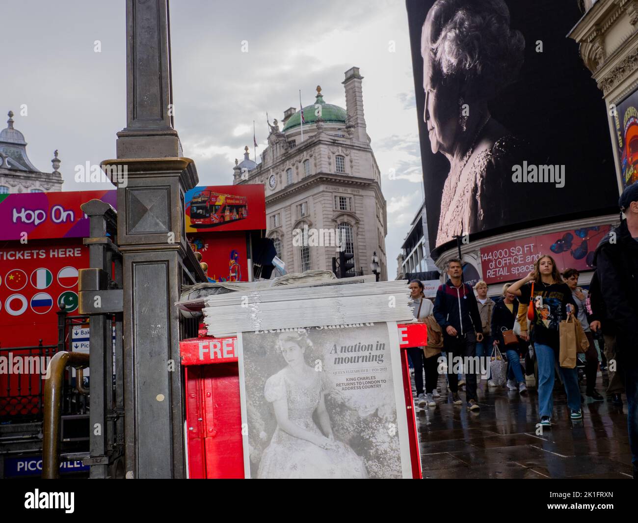 Remembering the Queen Elizabeth II in central London on the 9th ...