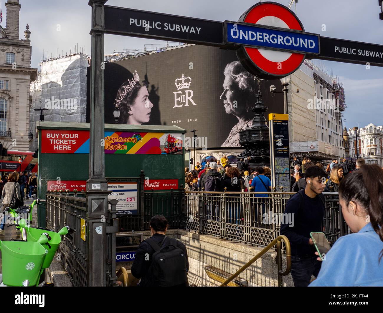 Remembering the Queen Elizabeth II in central London on the 9th ...