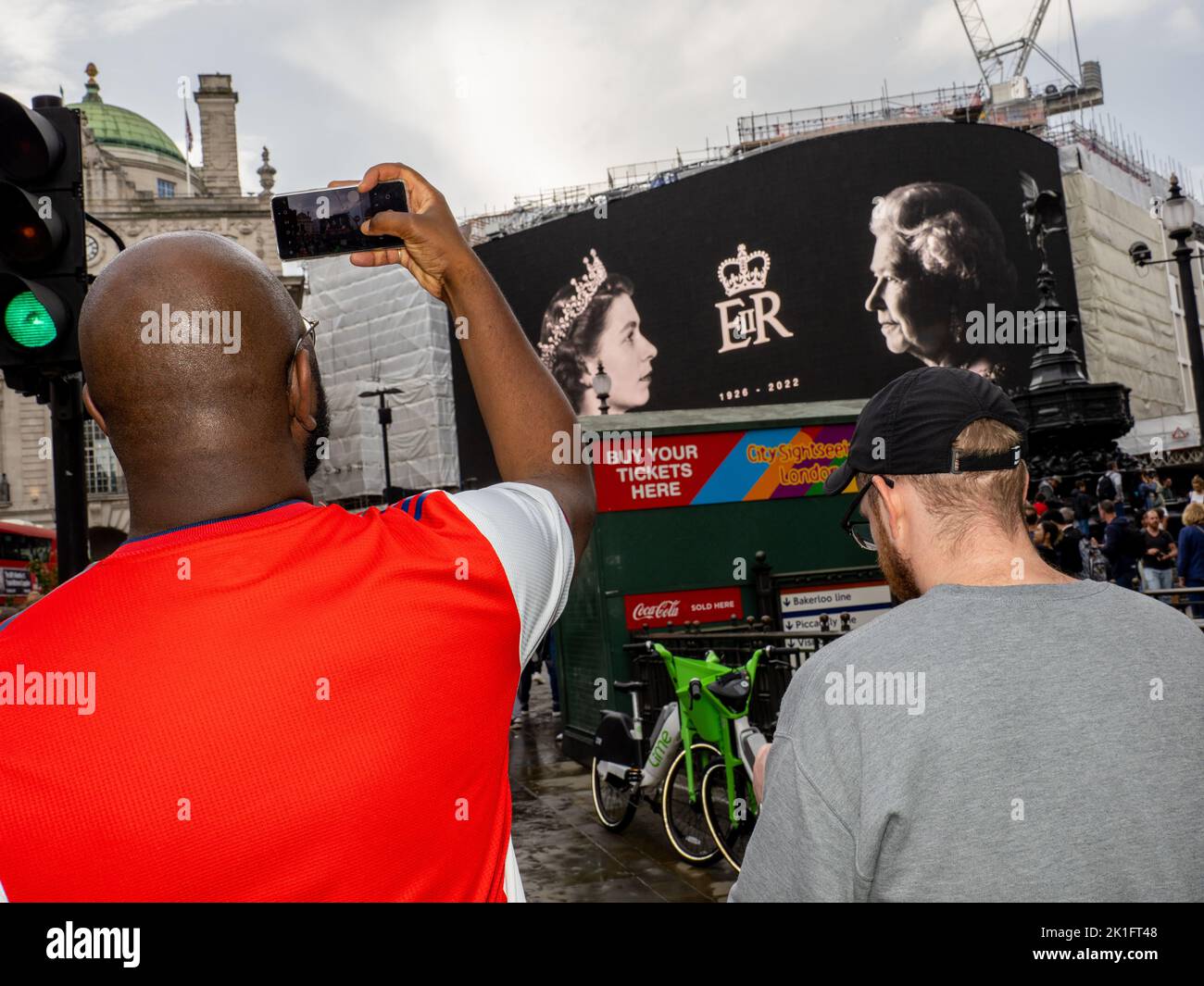 Remembering the Queen Elizabeth II in central London on the 9th ...