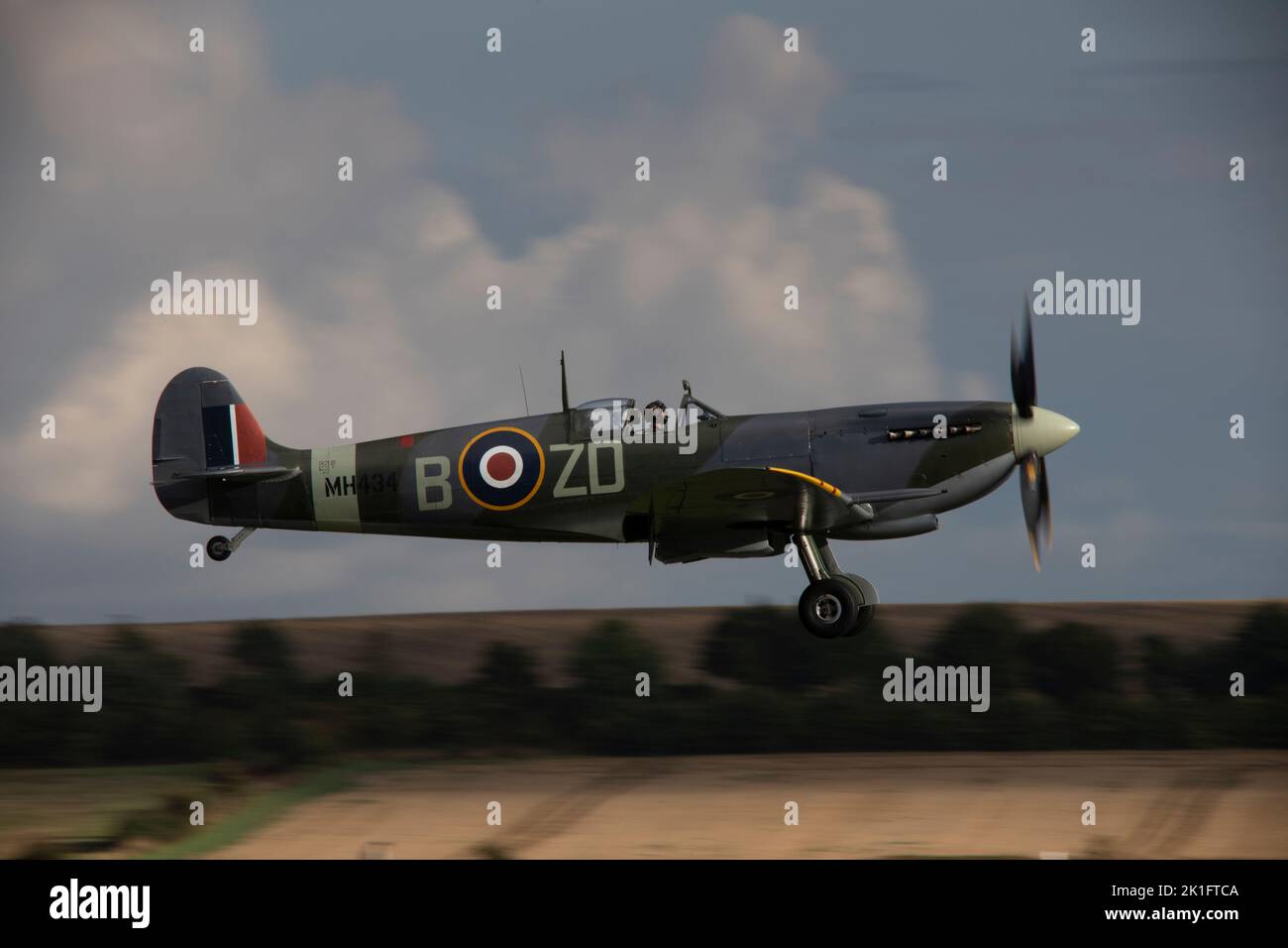 Supermarine Spitfire Mk.IXb MH434 (G-ASJV) landing at dusk, after it's ...
