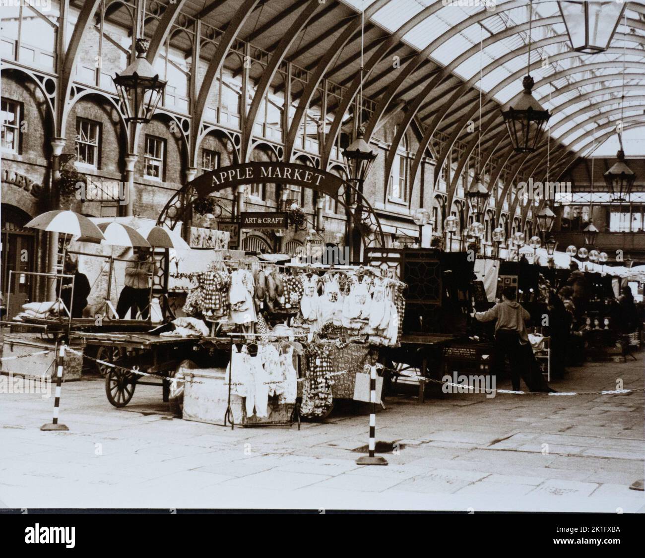 Covent Garden's Apple Market Stock Photo - Alamy
