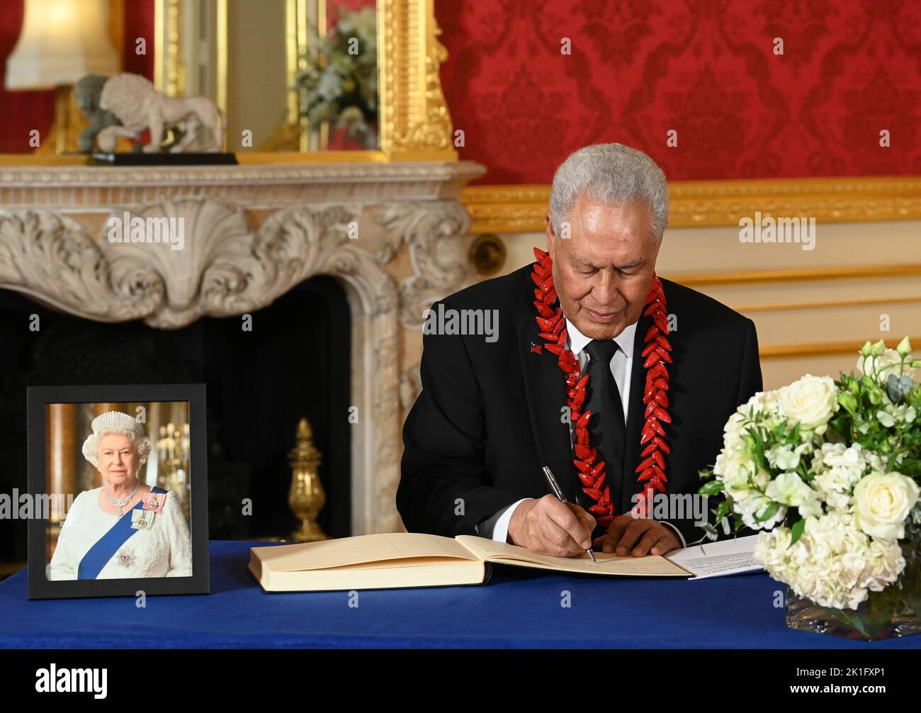 His Highness Tuimaleali'ifano Va'aleto's Sualauvi II of Samoa signs a ...