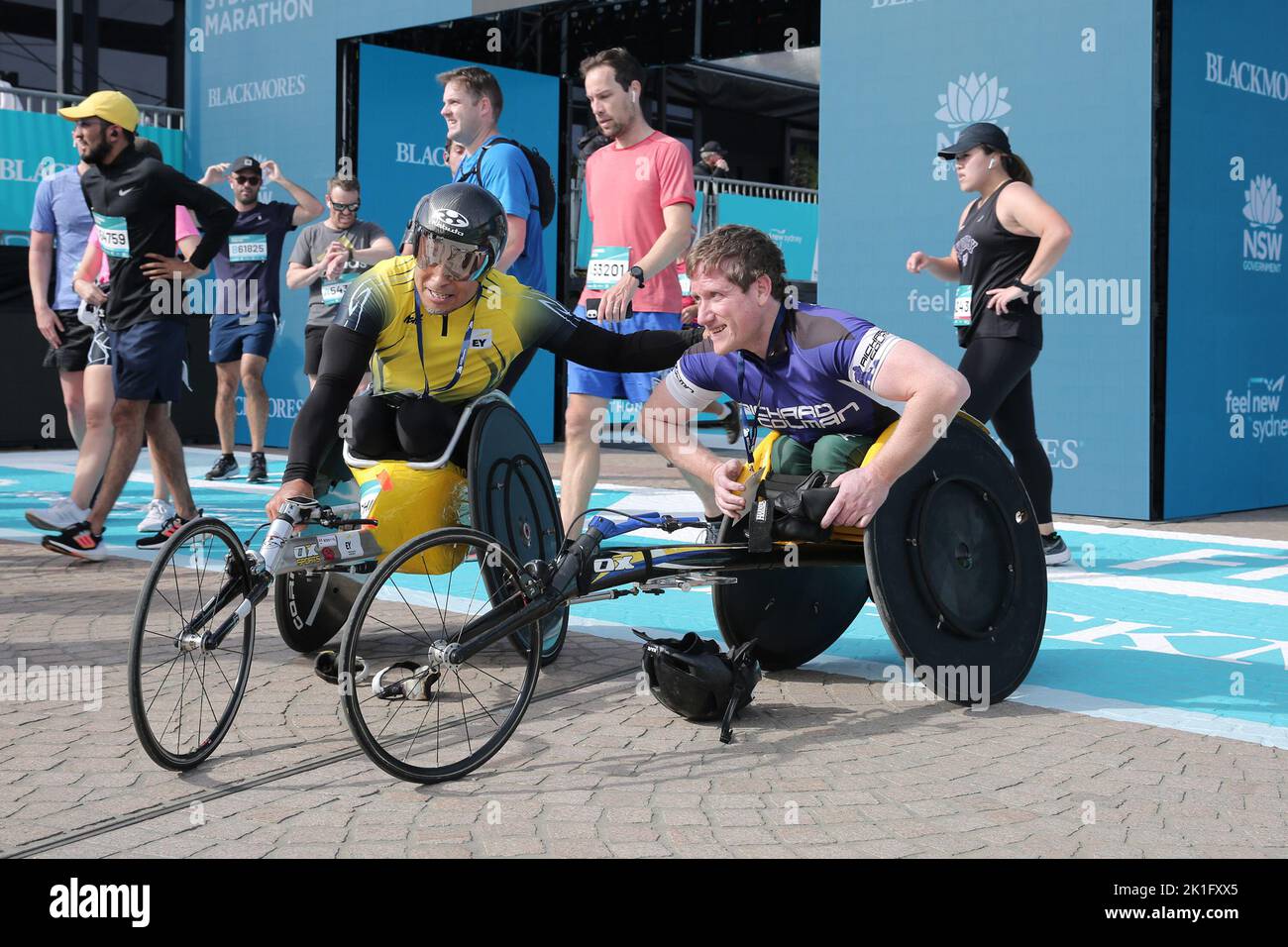 Wheelchair marathon racers hi-res stock photography and images - Alamy