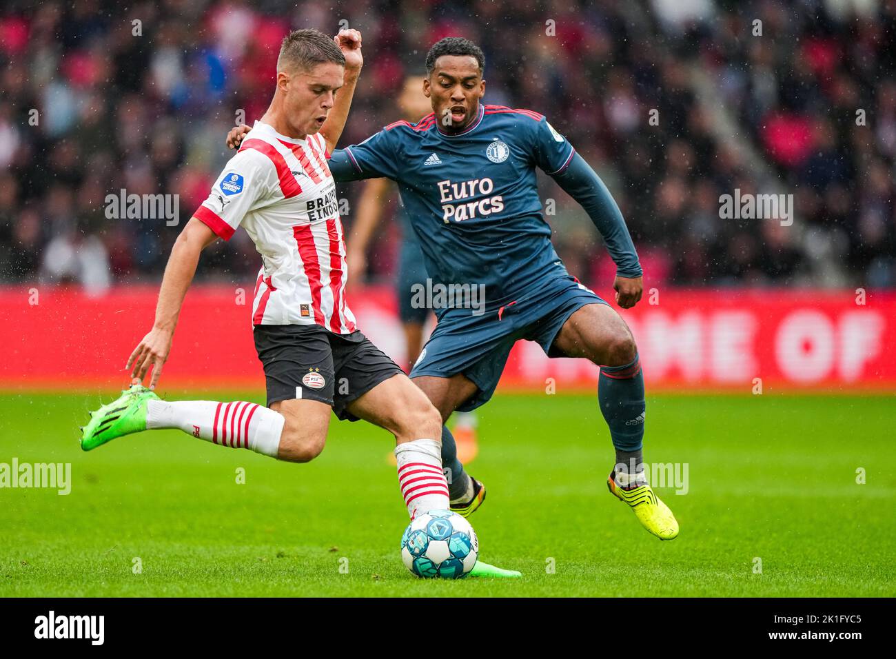 Eindhoven - Joey Veerman of PSV Eindhoven, Quinten Timber of Feyenoord ...