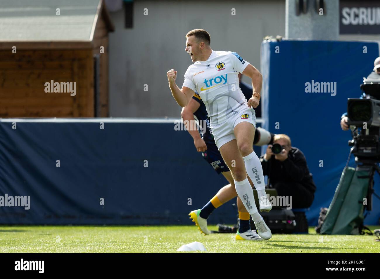Joe Simmonds of Exeter Chiefs celebrates scoring a try during the ...
