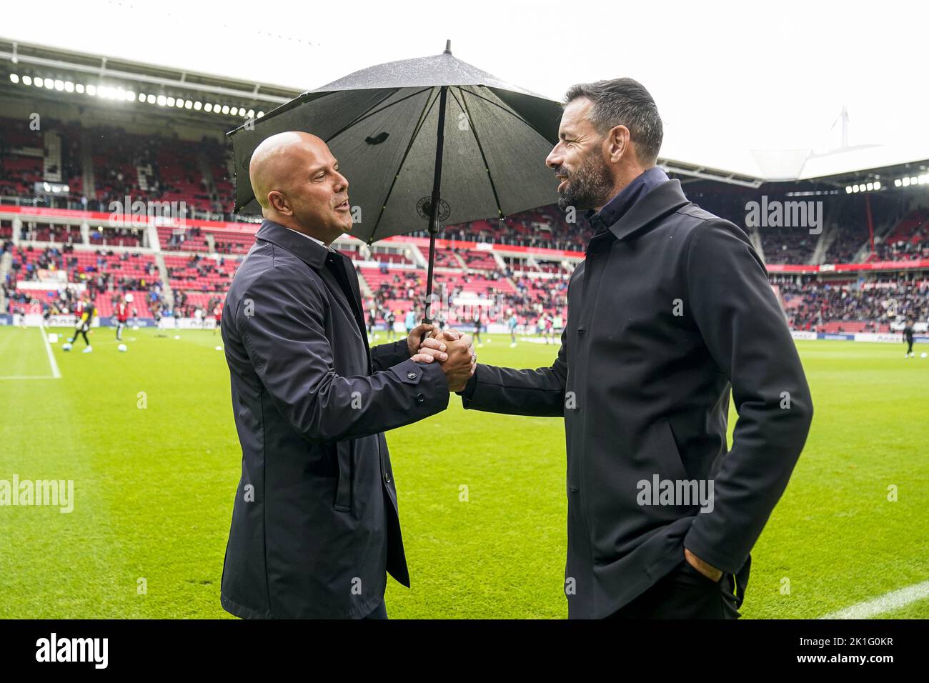 Eindhoven - Feyenoord coach Arne Slot, PSV coach Ruud van Nistelrooij ...