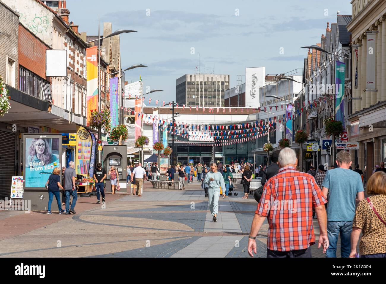 New pedestrianised high street hi-res stock photography and images - Alamy