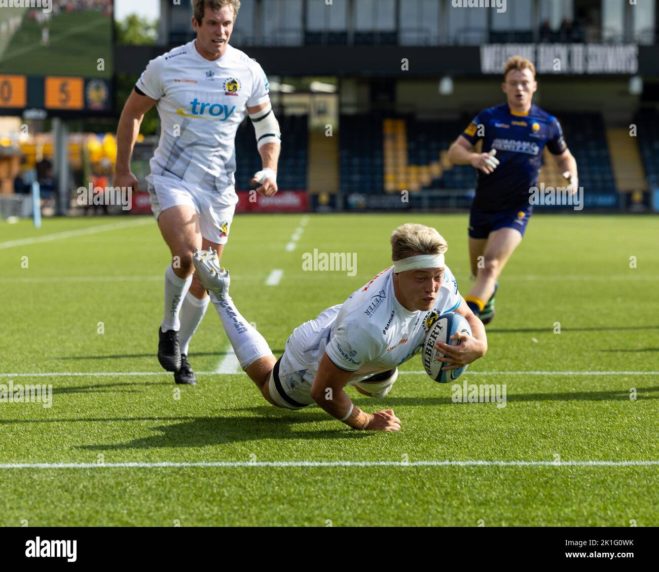 Richard Capstick of Exeter Chiefs scores a try during the Gallagher ...