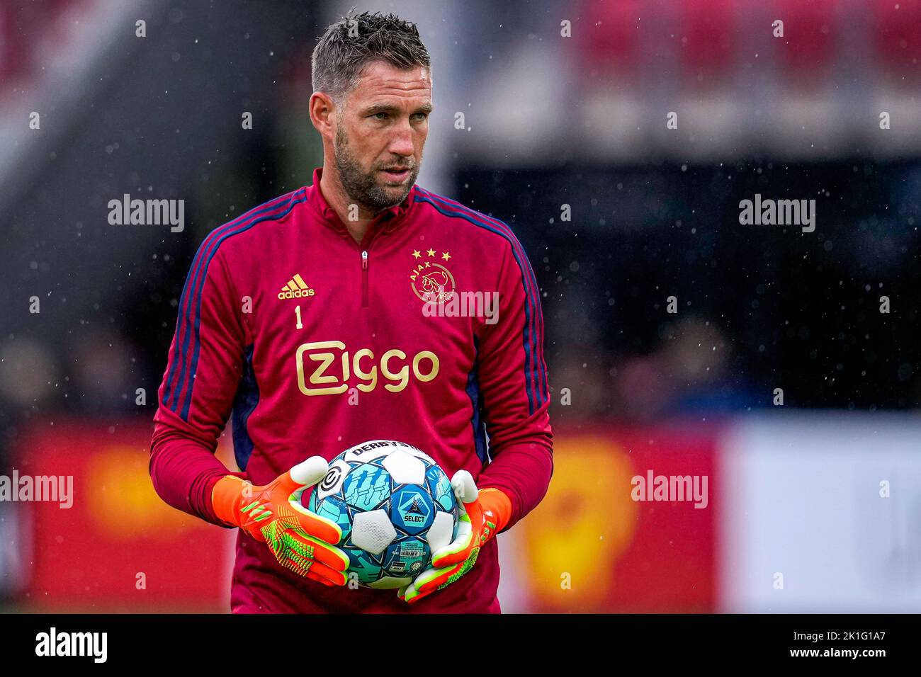 Maarten stekelenburg dutch goalkeeper hi-res stock photography and ...