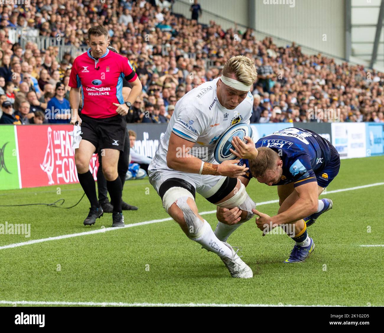 Richard Capstick of Exeter Chiefs scores his second try during the ...