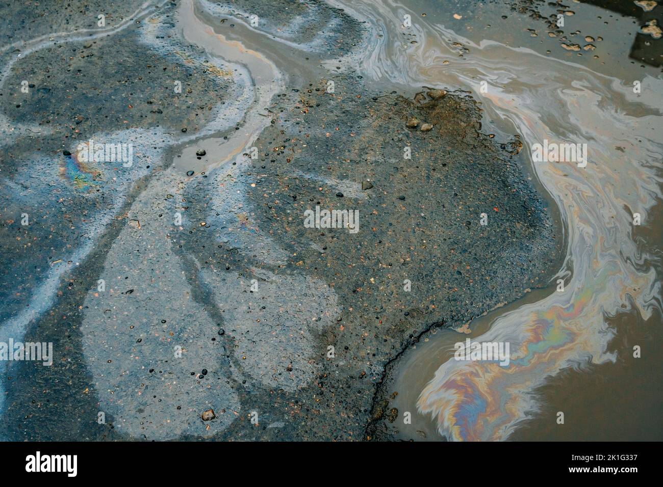 Oil spill rain water hi-res stock photography and images - Alamy