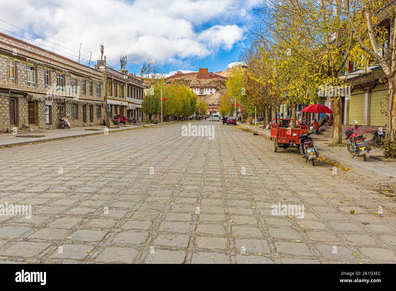 The main street of Gyantse Town in Gyantse Prefecture, Tibet China ...