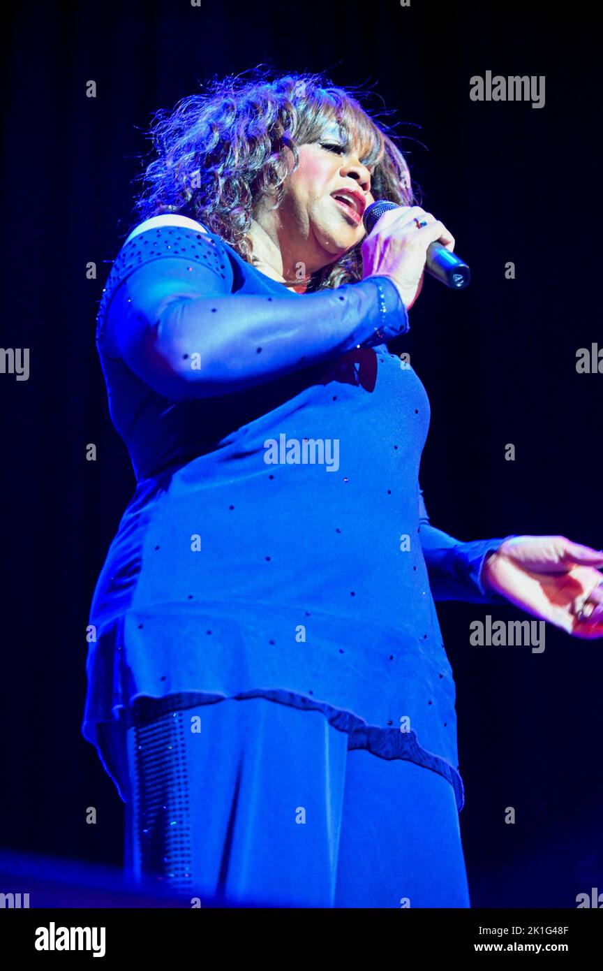 Deniece Williams Performing on The Giants Of Soul Tour at Sheffield ...