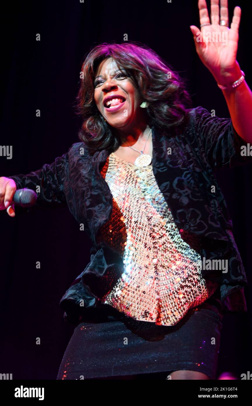 Jaki Graham Performing on The Giants Of Soul Tour at Sheffield City ...