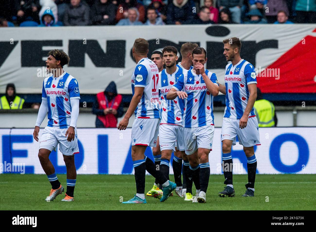 HeereNVEEN - players of sc Heerenveen celebrate the 2-1 during the ...