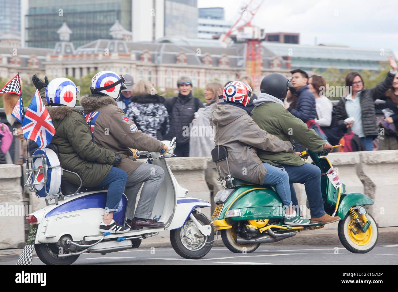 London, UK, 18 September 2022: Mods on mopeds drive past mourners who ...