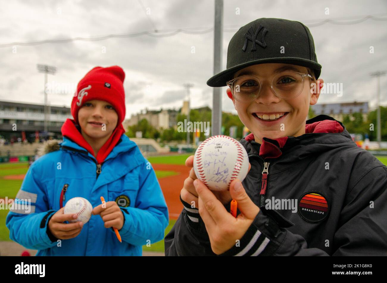 Regensburg, Bavaria, Germany. 18th Sep, 2022. Two young fans show off ...