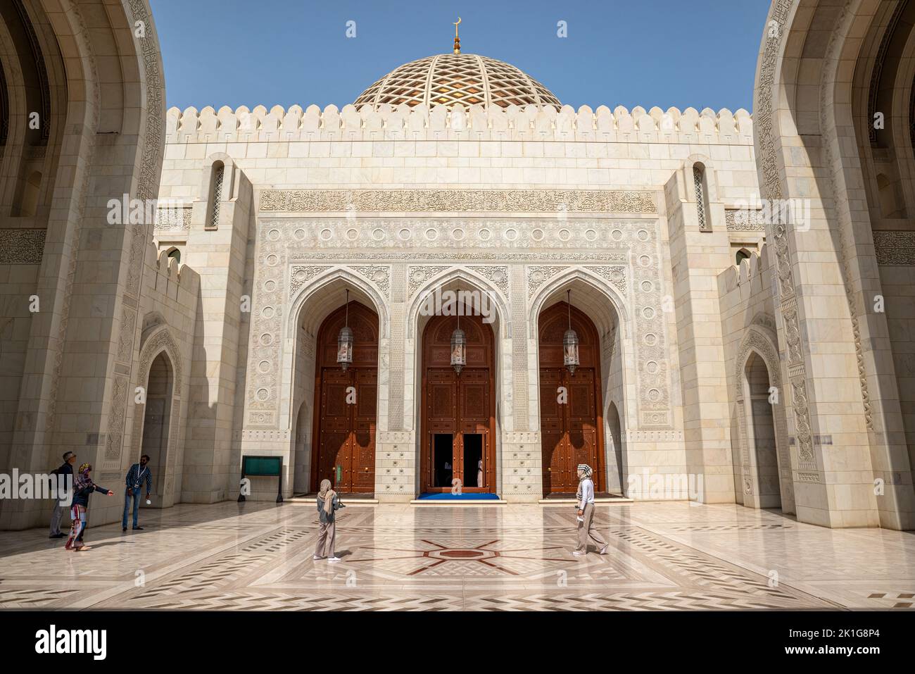 Sultan Qaboos Grand Mosque, Muscat, Oman Stock Photo - Alamy