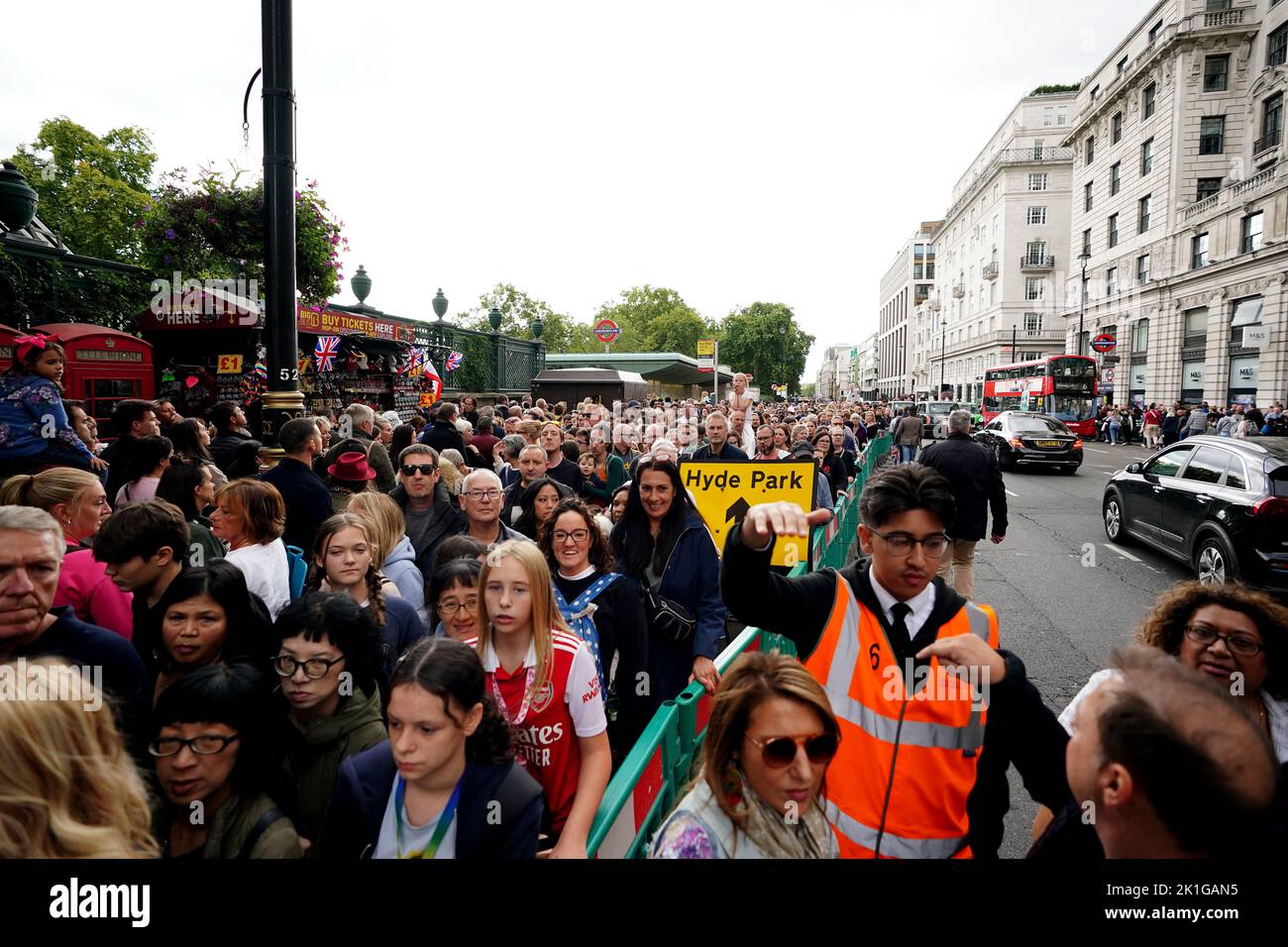 Members of the public queue to enter green park following the death of ...