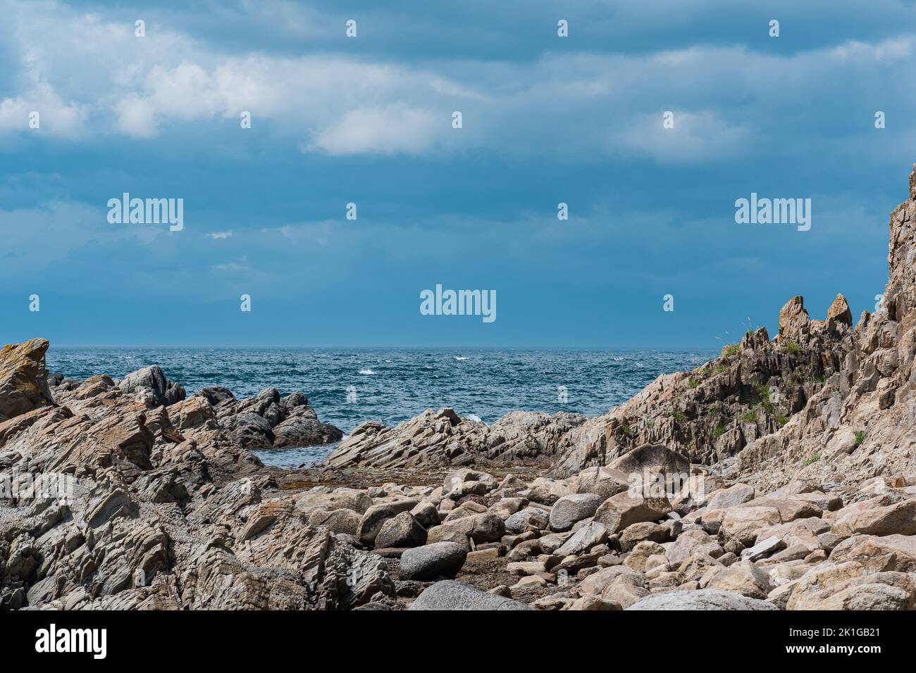 Jagged lava rocks hi-res stock photography and images - Alamy