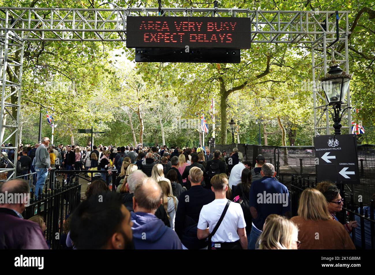 Members of the public queue to enter green park following the death of ...