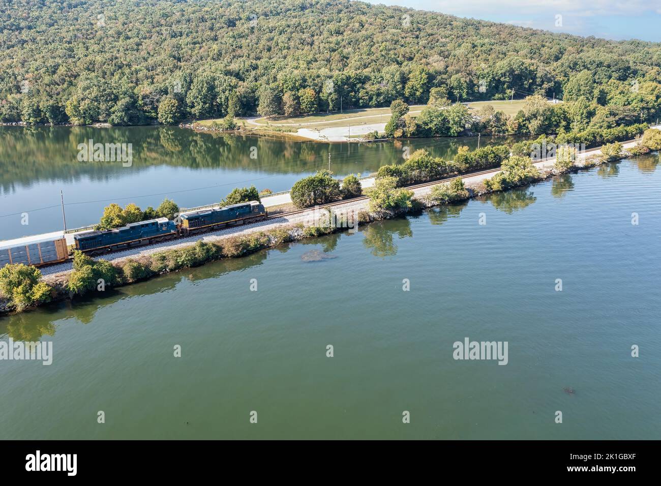Train crossing the lake in Tennessee on Nickajack Lake Stock Photo - Alamy