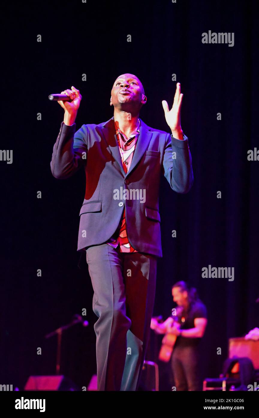 Tunde Baiyewu of The Lighthouse Family Performing on The Giants Of Soul ...