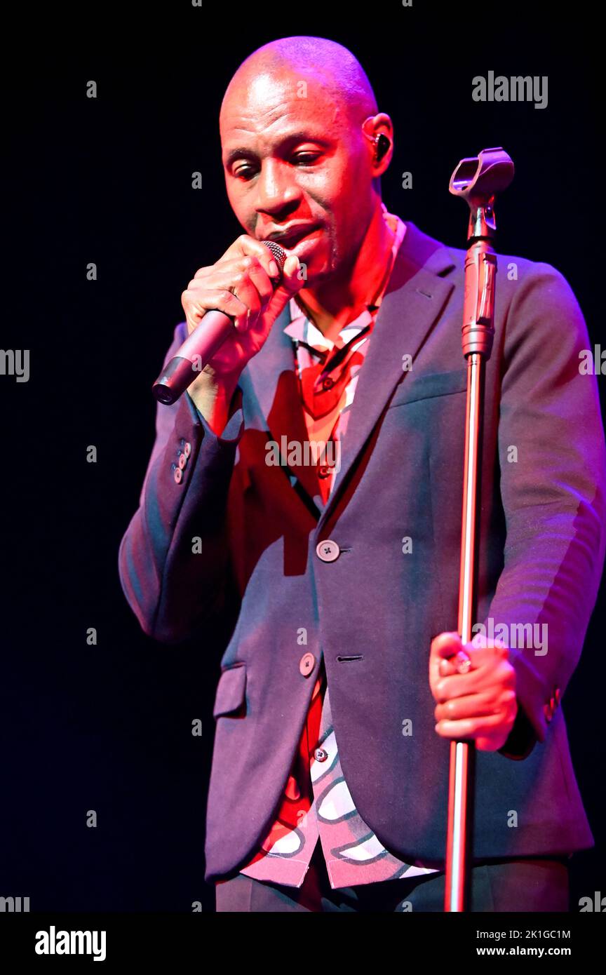 Tunde Baiyewu of The Lighthouse Family Performing on The Giants Of Soul ...