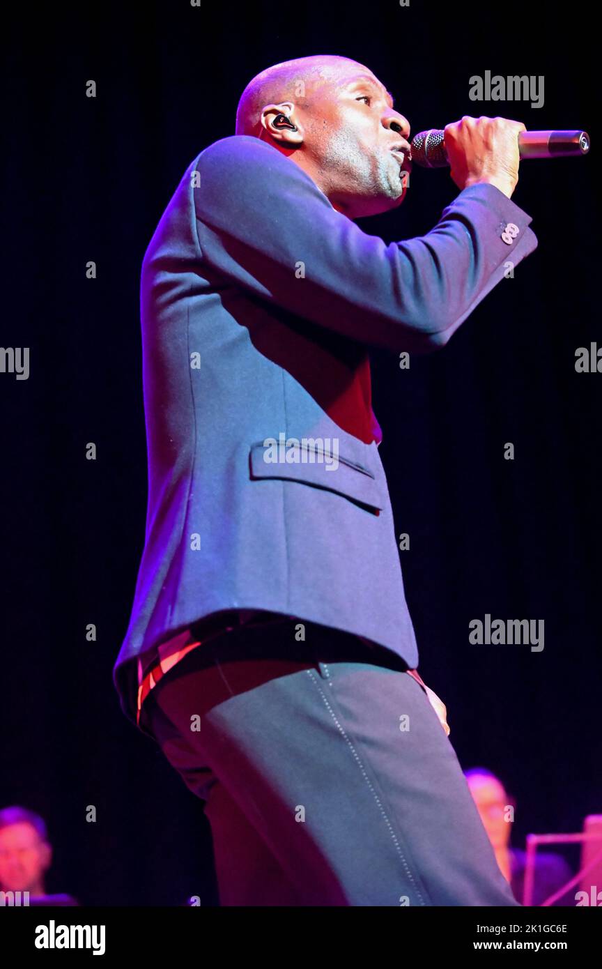 Tunde Baiyewu of The Lighthouse Family Performing on The Giants Of Soul ...