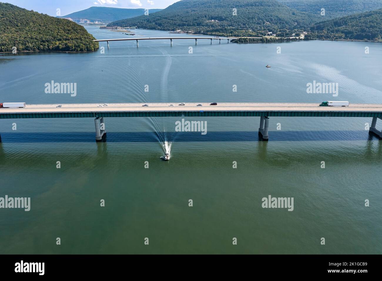 Interstate I24 crossing the Tennessee River Gorge and Nickajack Lake ...