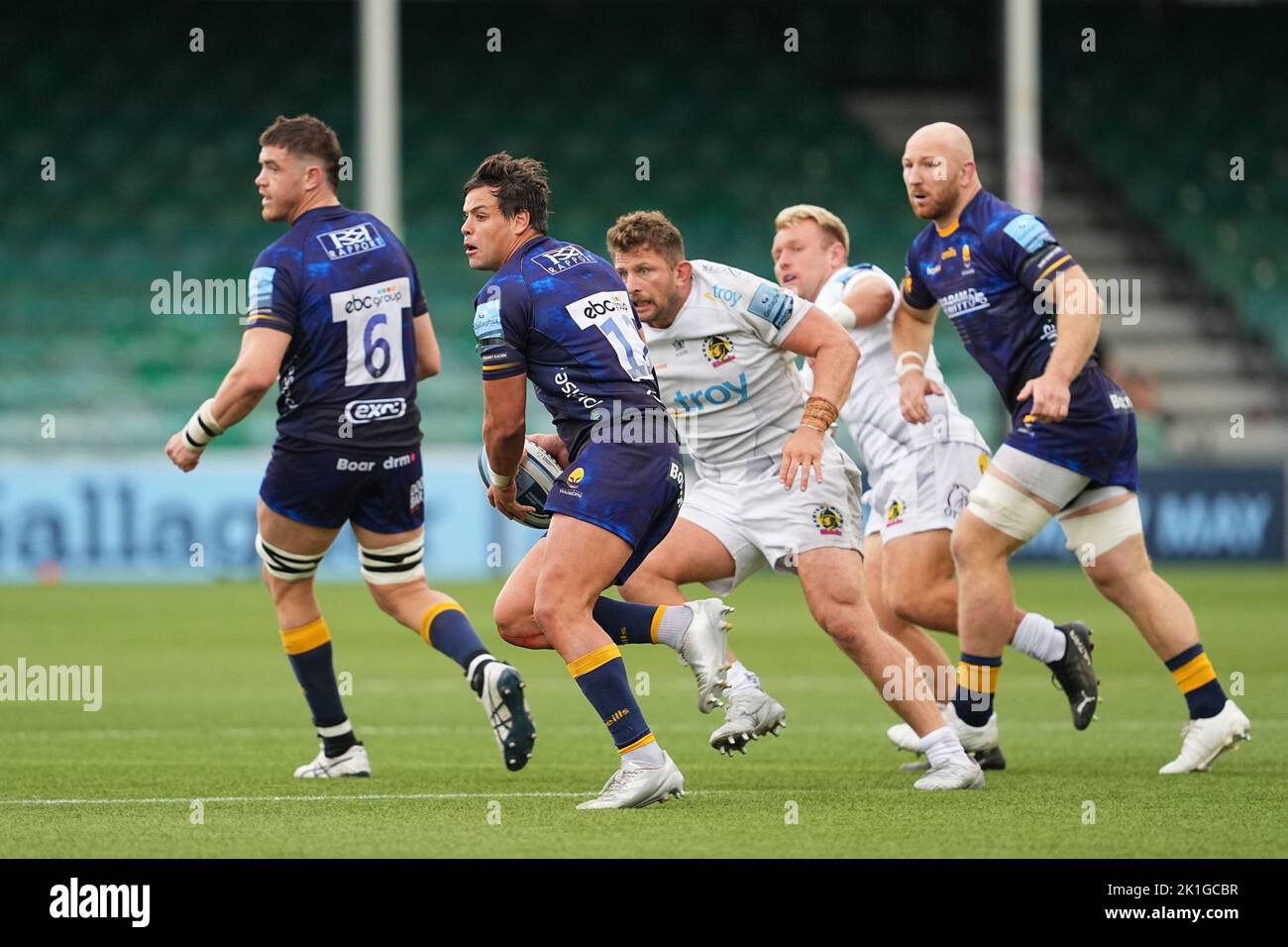 Francois Venter of Worcester Warriors looks for a pass during the ...