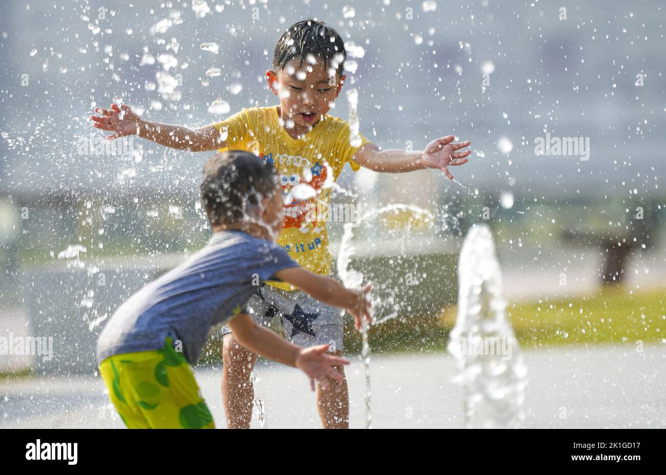Children plays in the Music Fountains and Wet Play Area of Kwun Tong ...