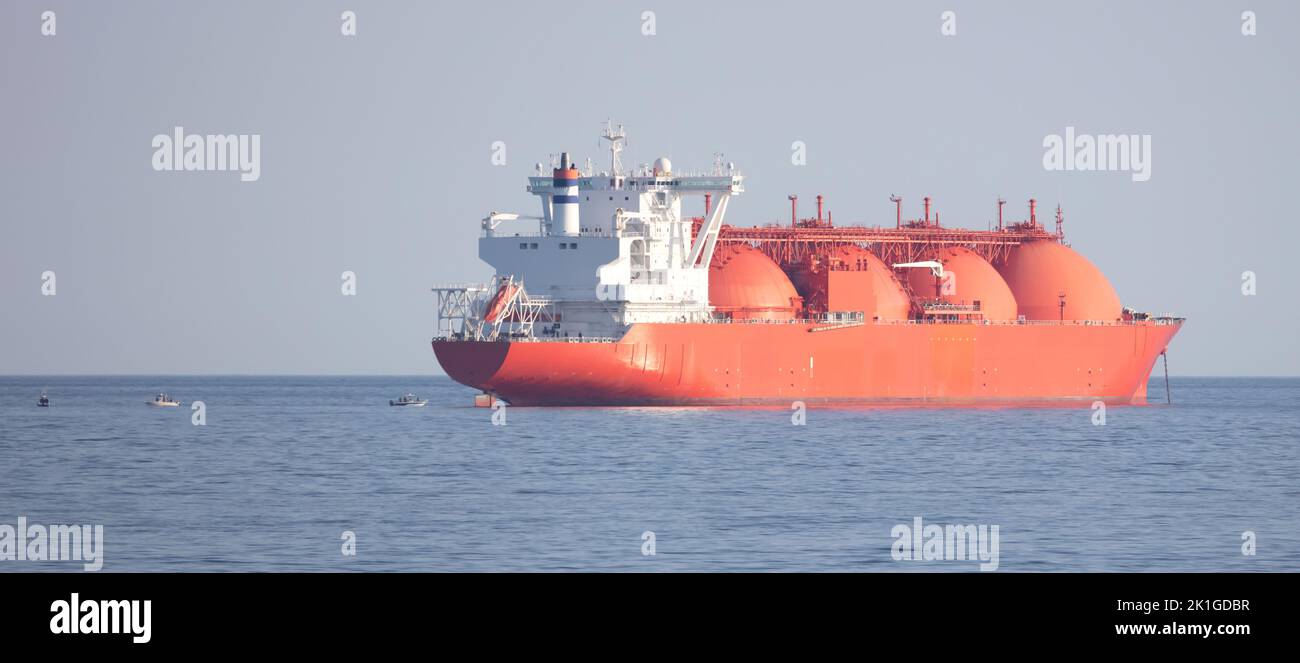 LNG Tanker at sea, transporting much needed LNG Stock Photo - Alamy