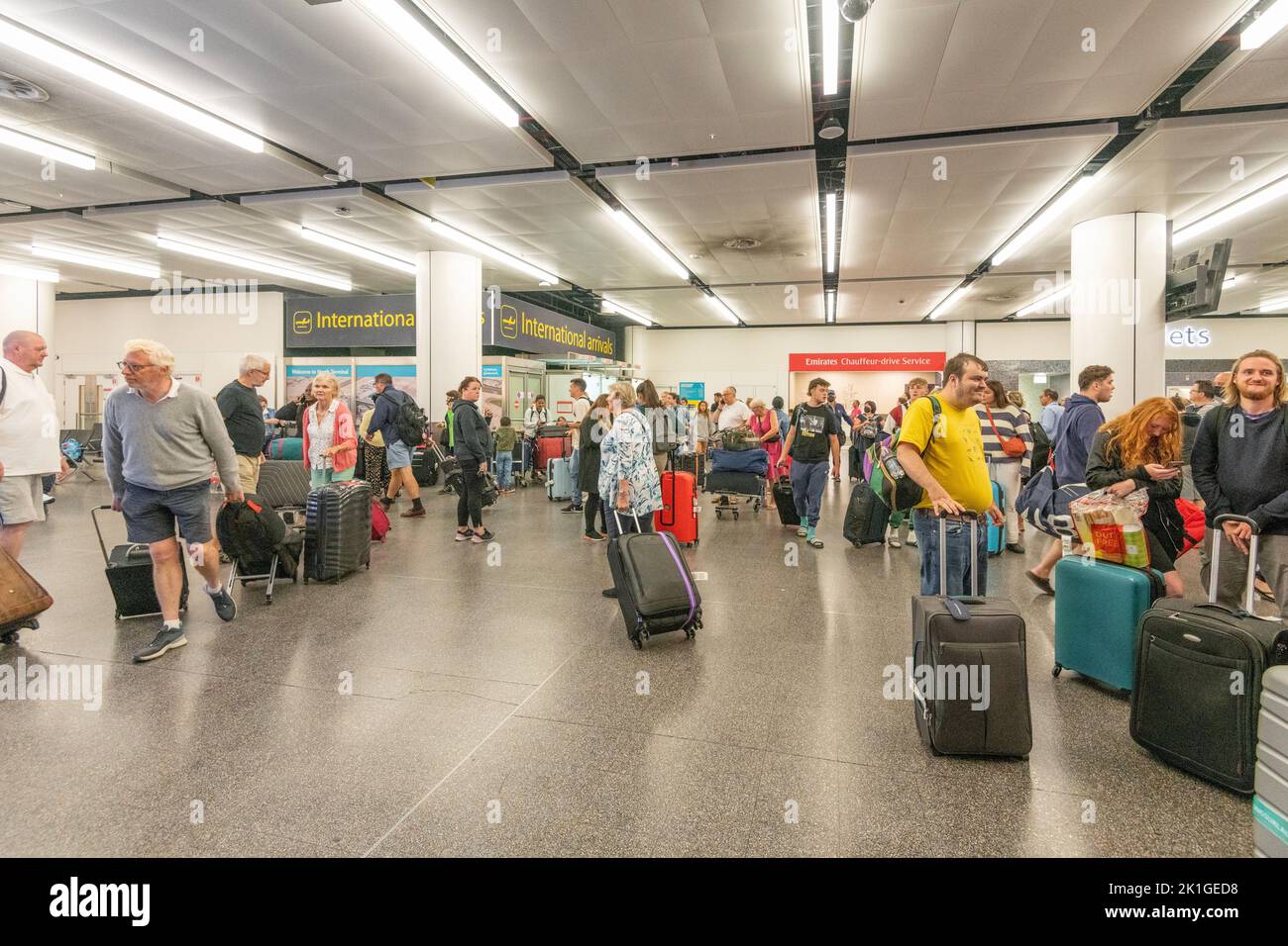 Busyairport terminal hi-res stock photography and images - Alamy