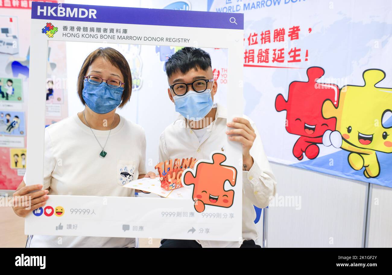 Bone marrow receiver Ms. Tam hands her thank-you card to her bone ...