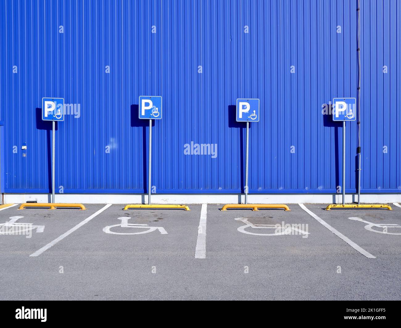 parking lot, parking area, building exterior Stock Photo - Alamy