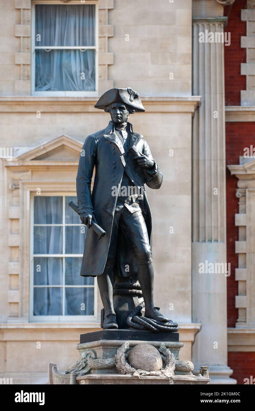 London statues hi-res stock photography and images - Alamy
