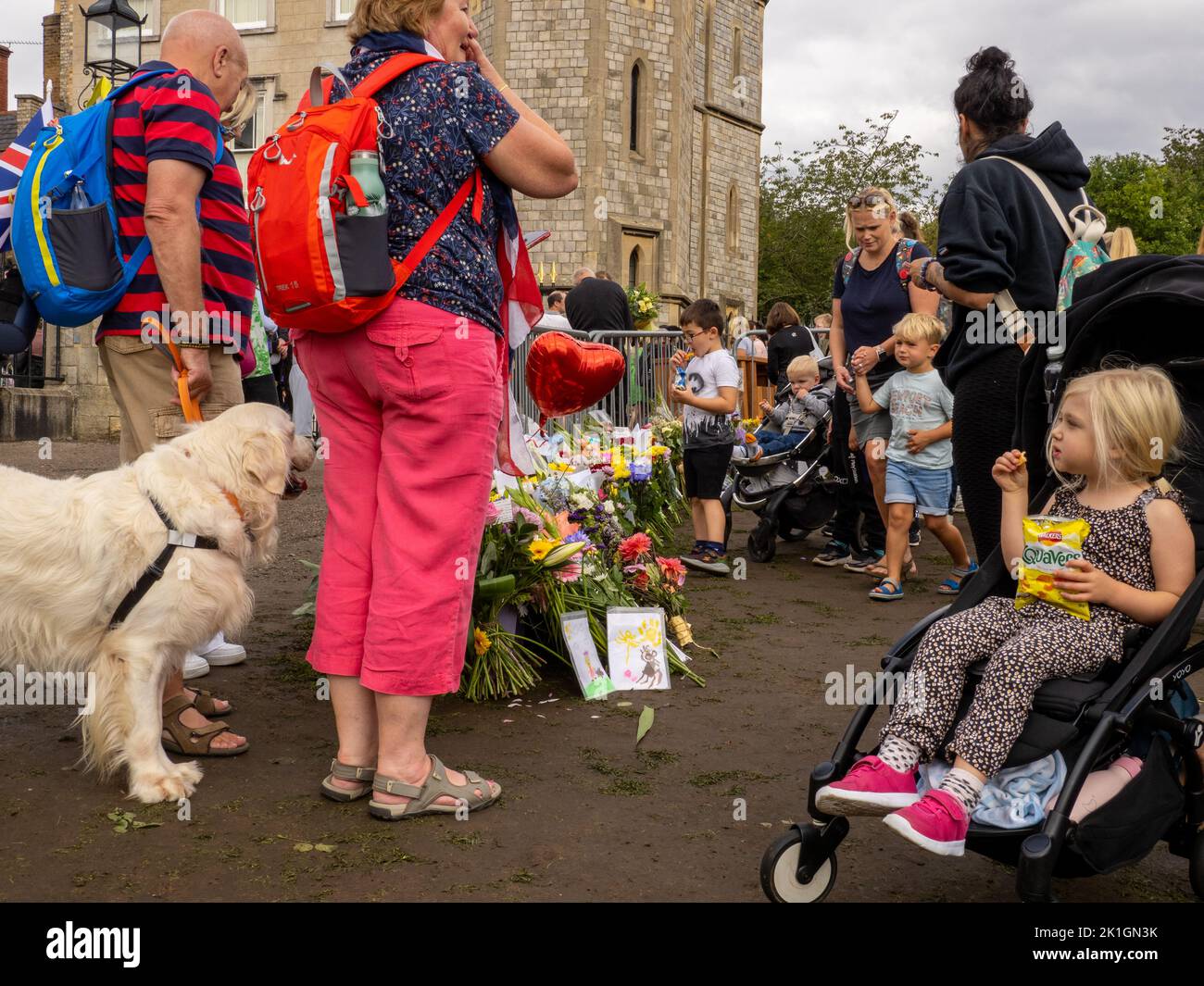 Tributes displayed outside Cambridge Gate at Windsor Castle on the 10th ...