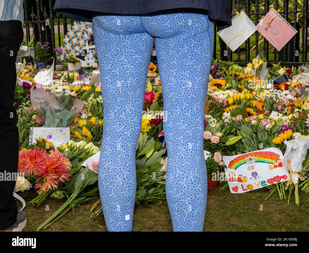 Tributes displayed outside Cambridge Gate at Windsor Castle on the 10th ...