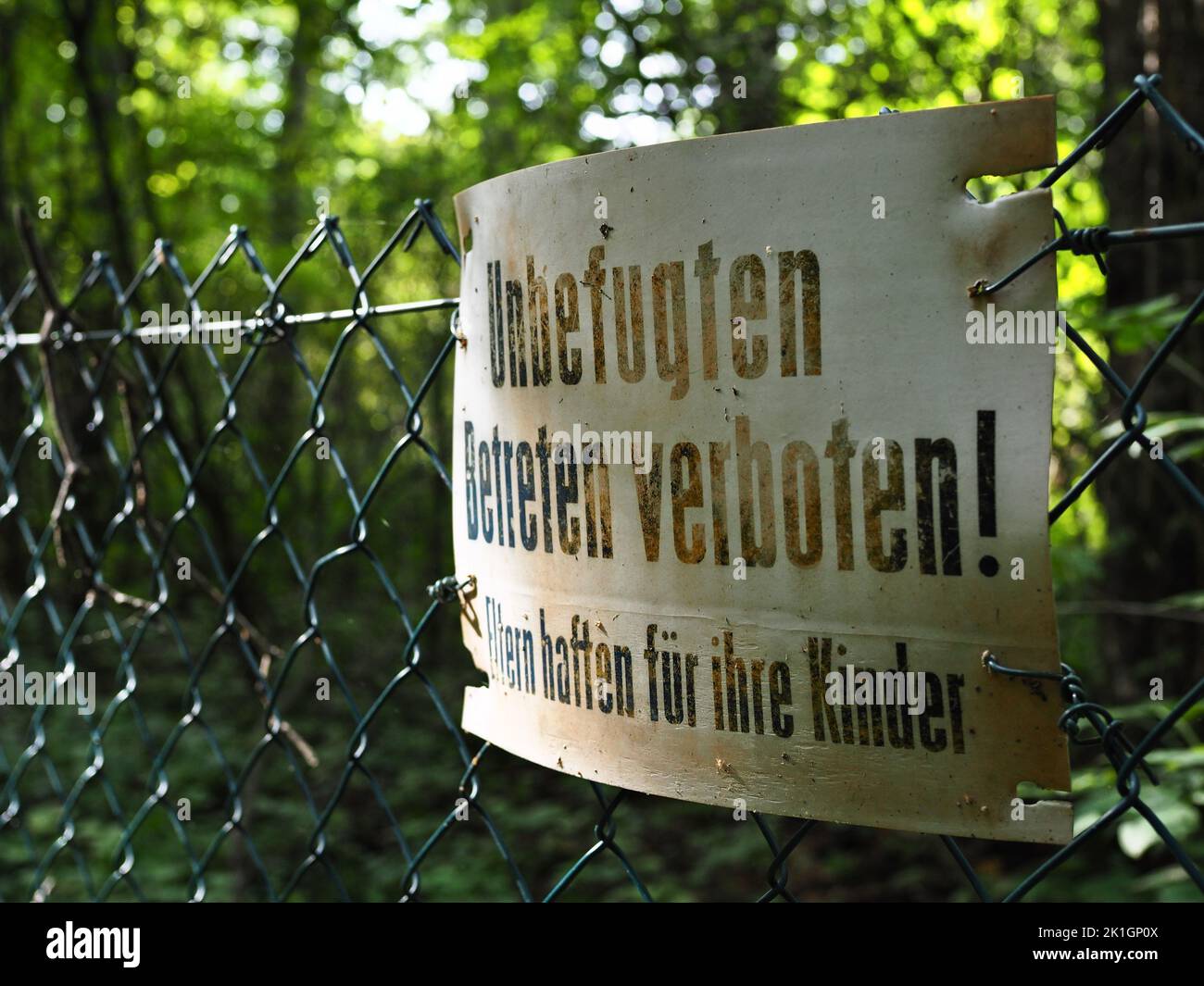 A steel entry prohibited sign on a wire fence Stock Photo - Alamy