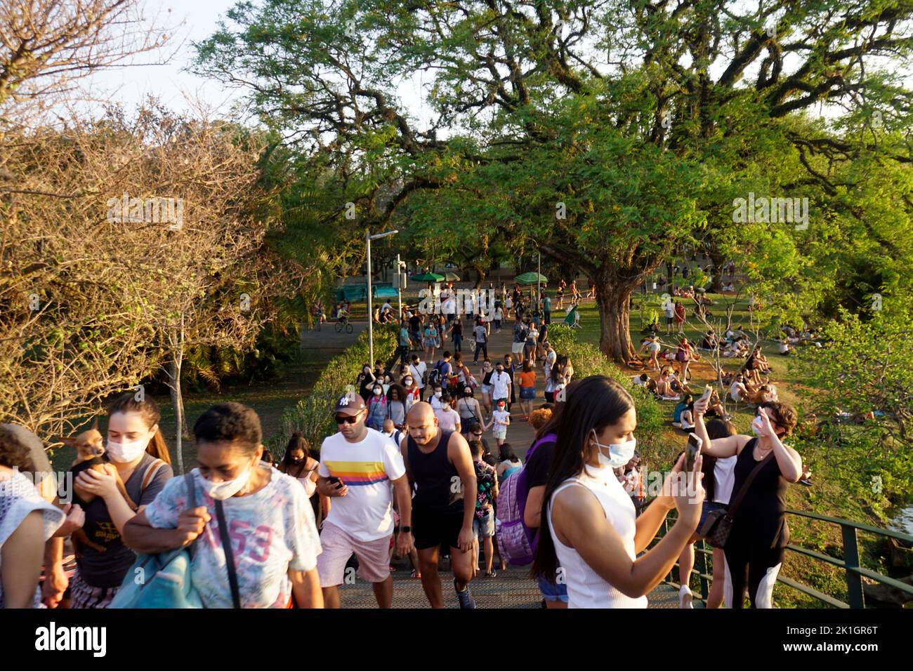 September 18, 2022, SÃ£o Paulo, SÃ£o Paulo, Brazil: People enjoy a ...