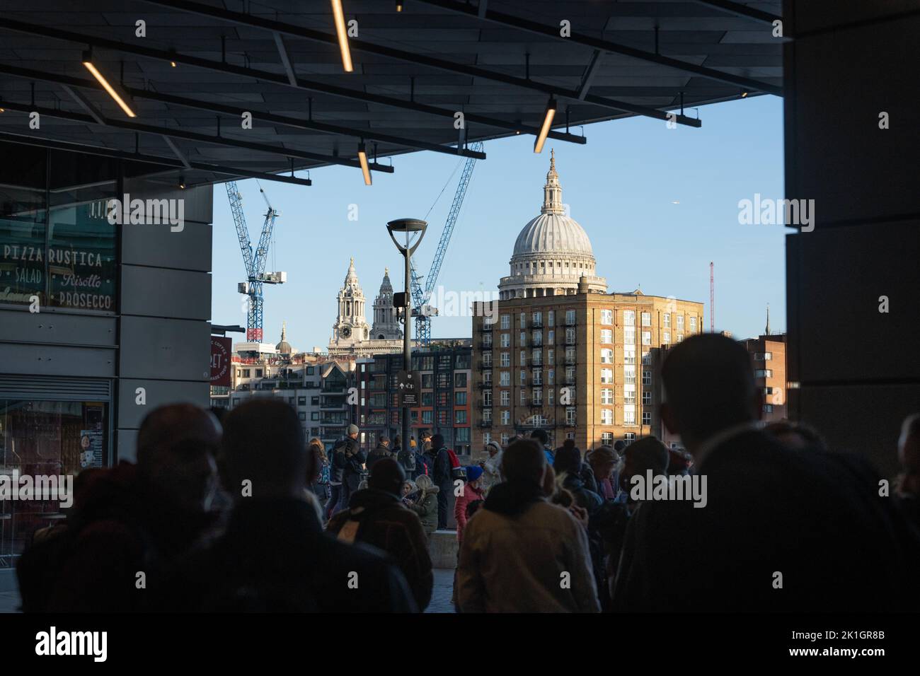 Queue for Her Majesty The Queen's Lying-in-State Stock Photo - Alamy