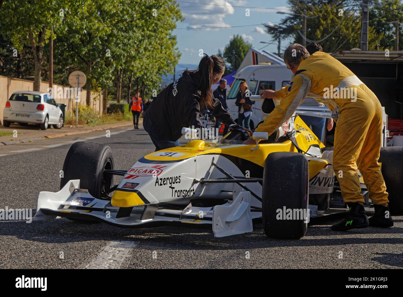 LIMONEST, FRANCE, September 17, 2022 : Teams install themselves on the ...