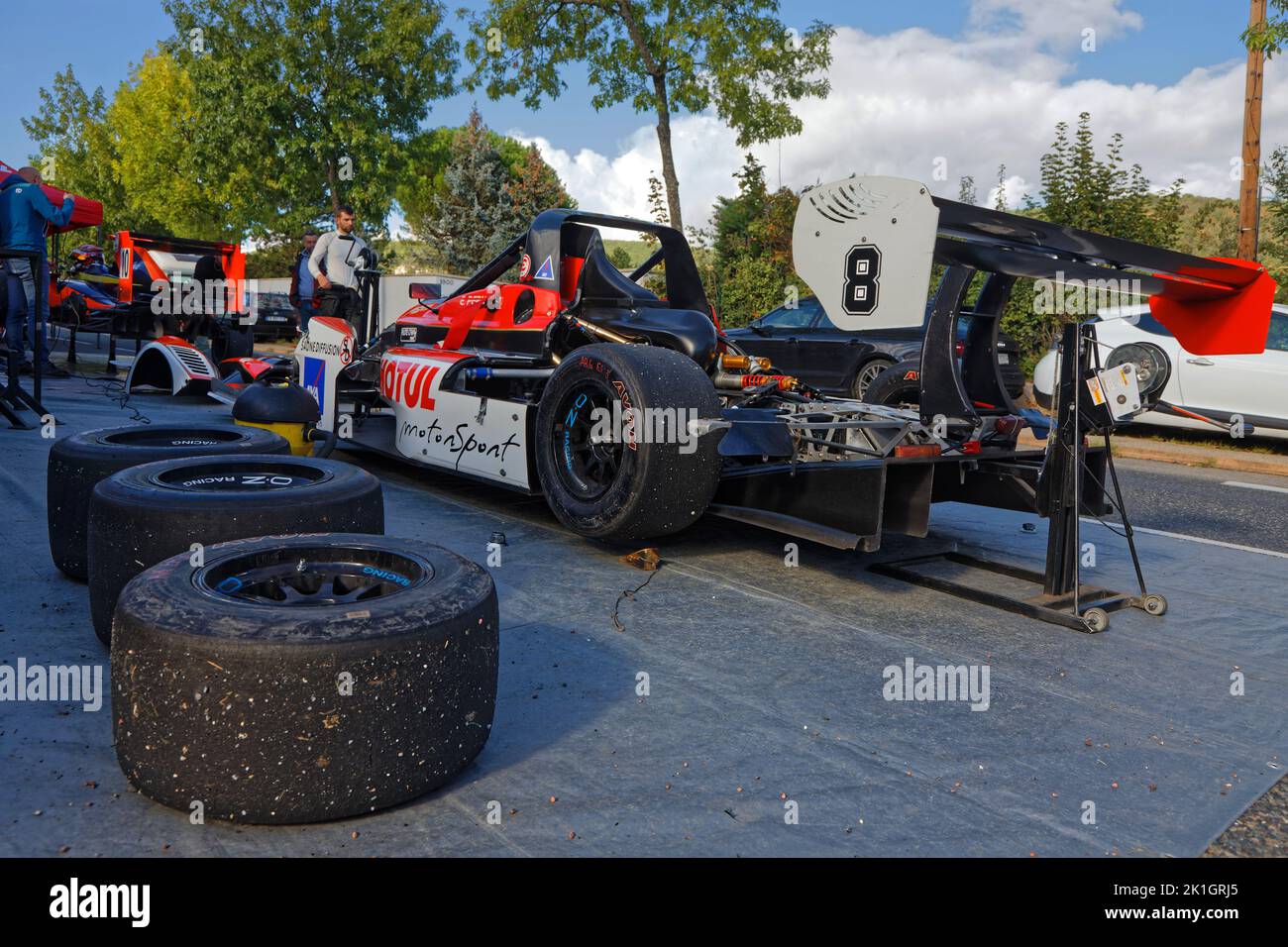 LIMONEST, FRANCE, September 17, 2022 : Teams install themselves on the ...