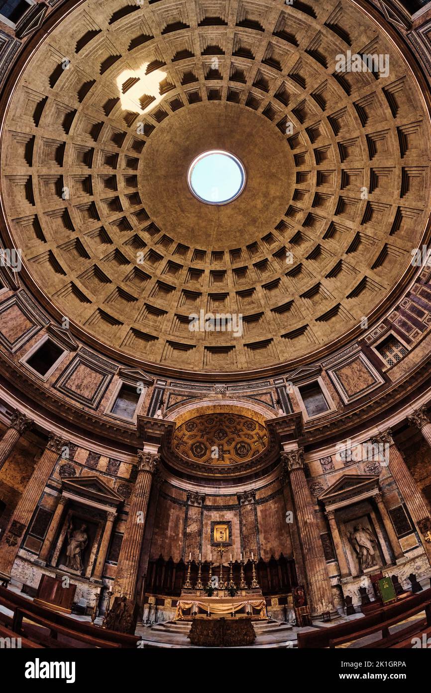 A vertical low-angle shot of the Pantheon's dome. Rome, Italy Stock ...